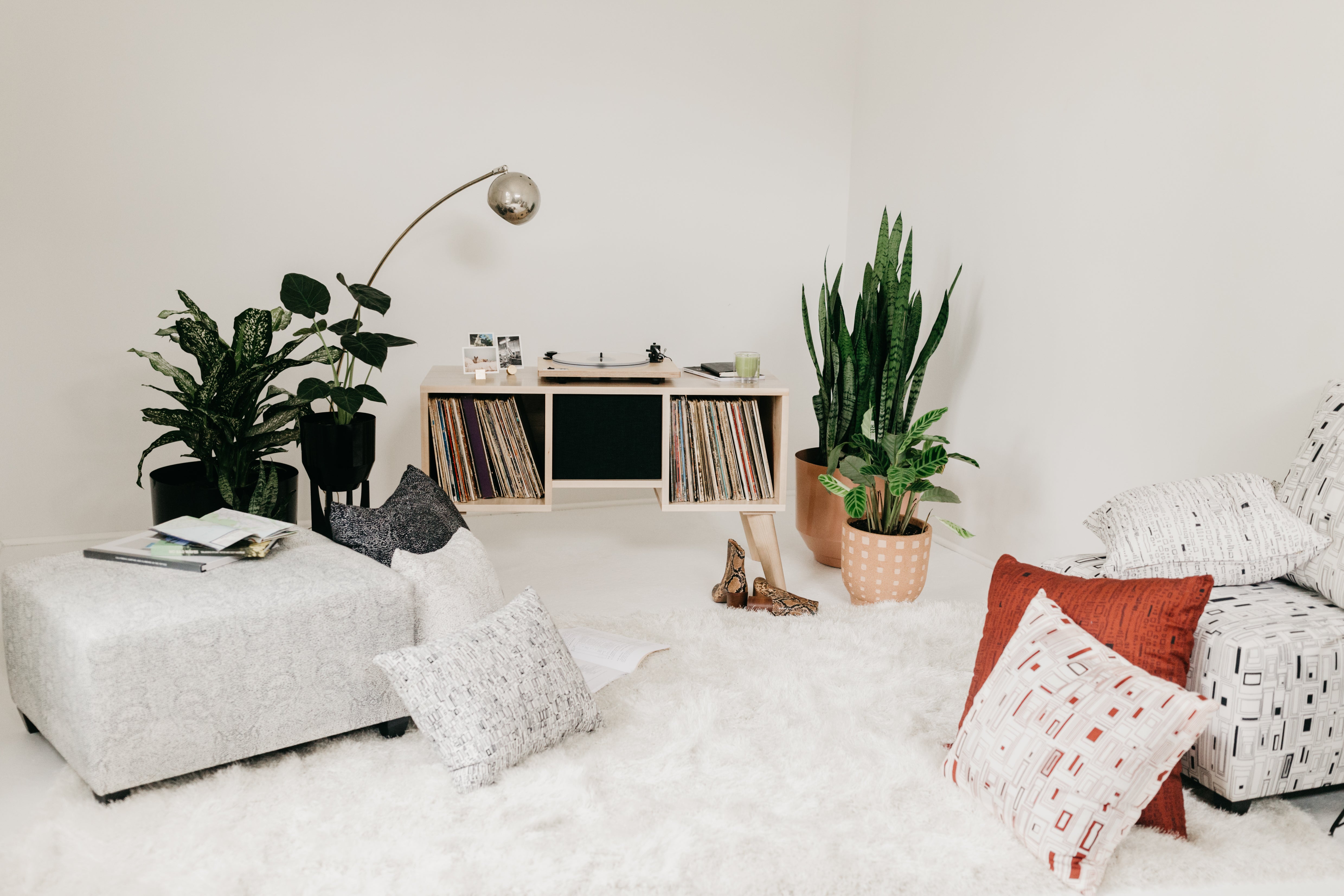 Creating a Coastal Haven With Custom Pillow Designs – at300nelson